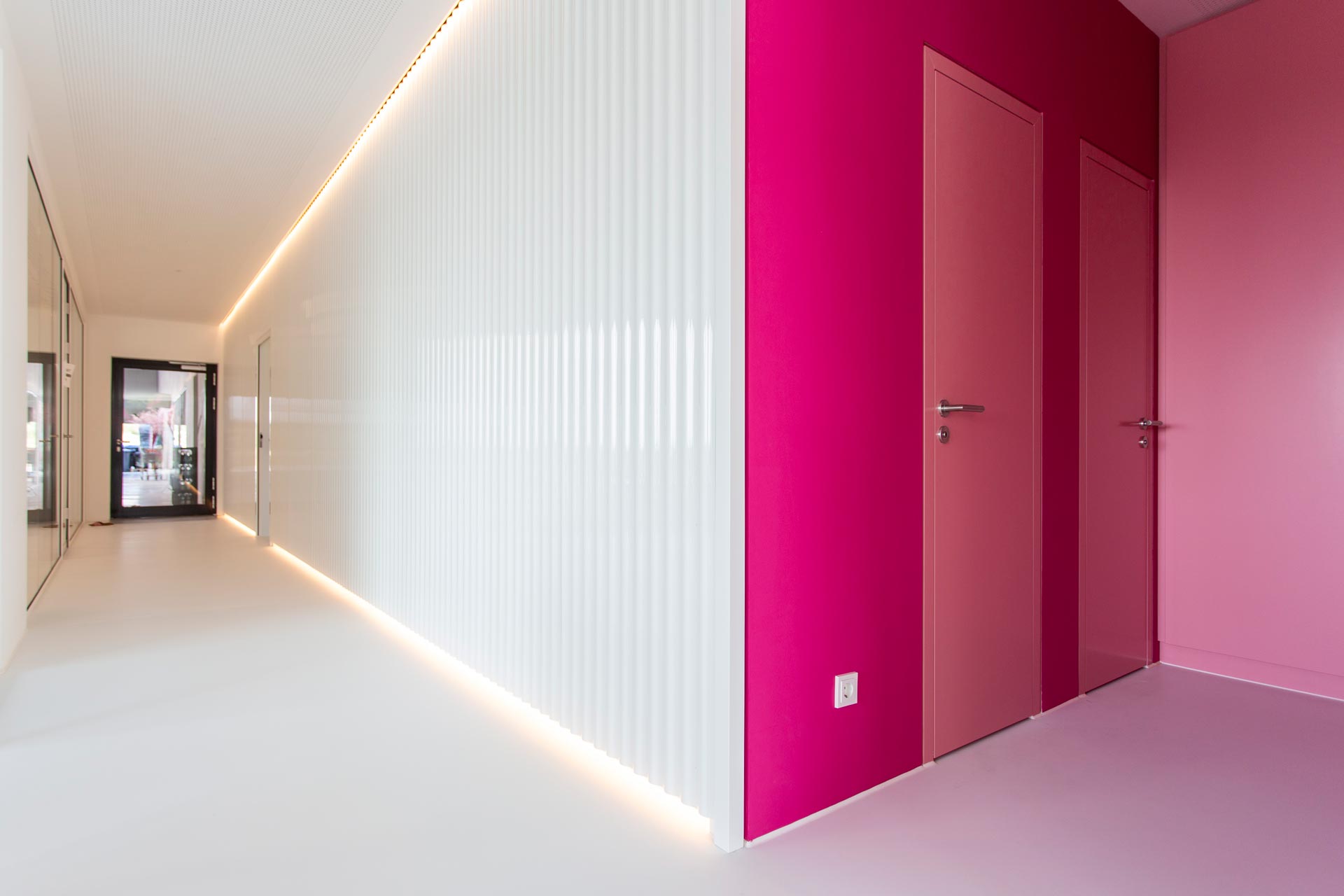 Elastische Bodensysteme für schöne homogene Flächen - Viacor