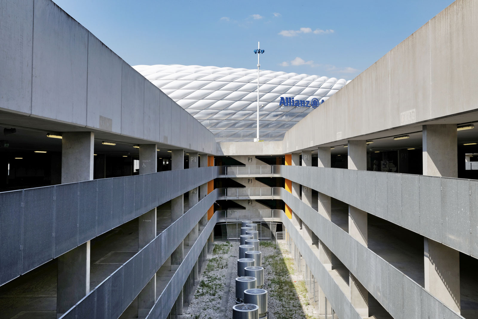 Europas größtes Parkhaus mit VIASOL DECK 11b plus beschichtet - Viacor